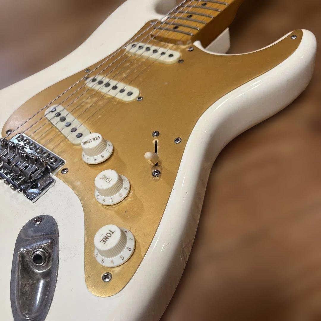 Squier Stratocaster ホワイト
