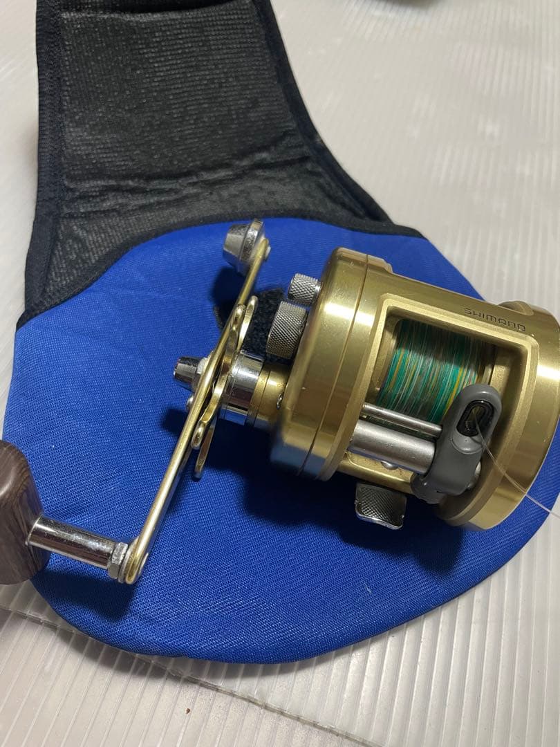 SHIMANO シマノ カルカッタ小船400（PEライン1.2号200m巻済み）