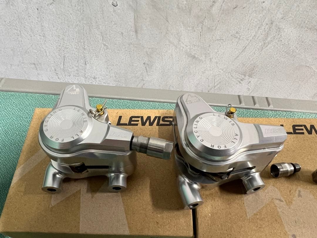 Lewis Road caliper BB2-Ti シルバー