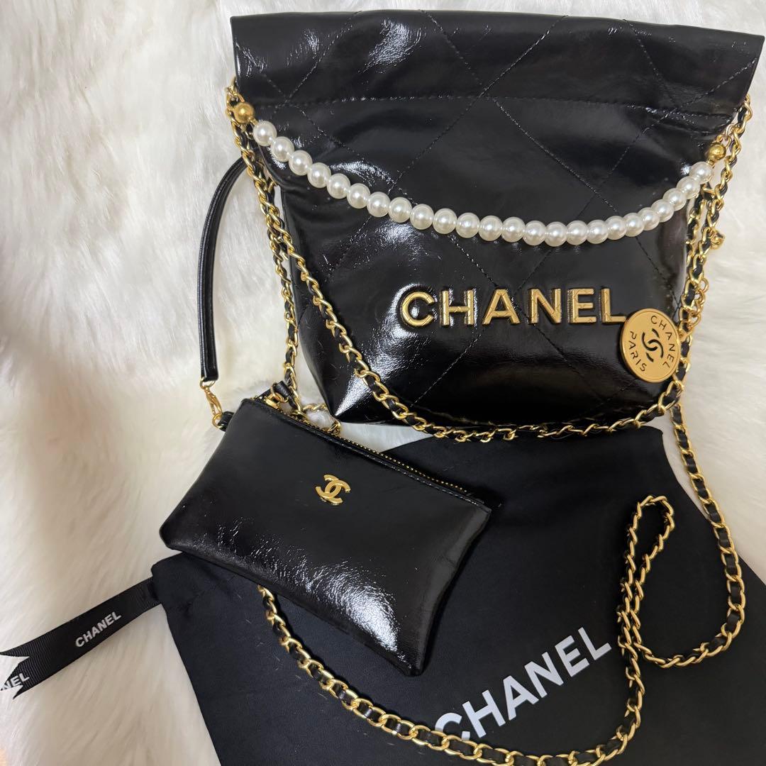 r*n様 CHANEL ノベルティ チェーンバッグ パール ポーチ付き