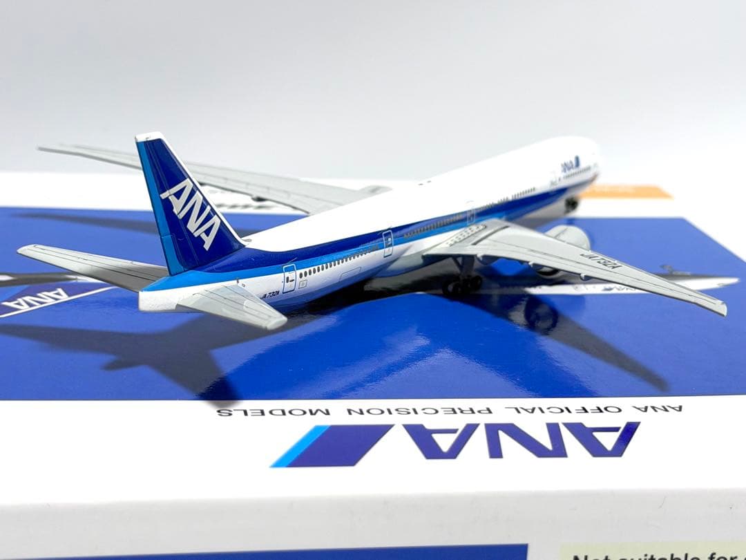 全日空商事 1/200 B777-300ER ANA NH40013