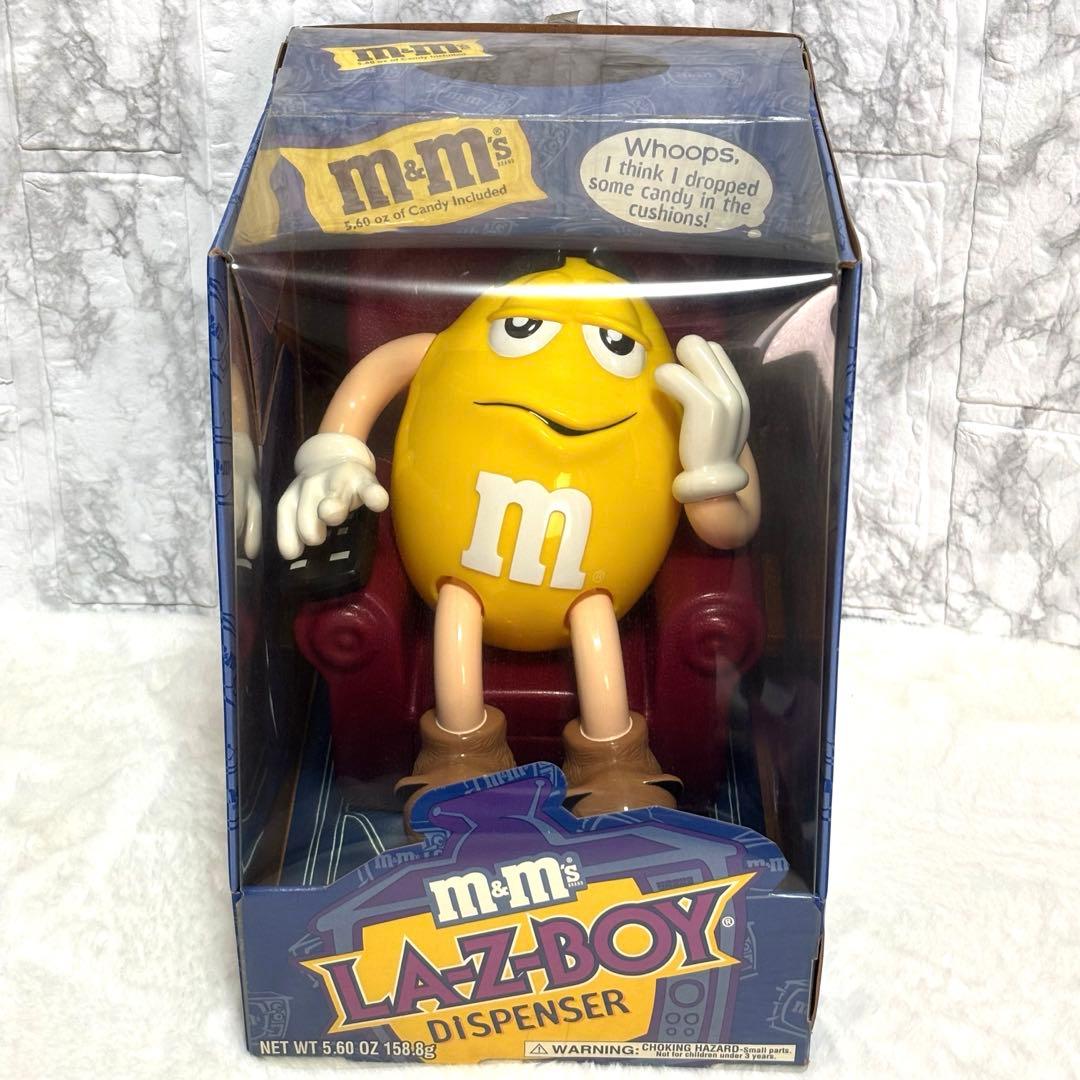 m&m's ディスプレイ　イエロー　LA-Z-BOYソファーエムアンドエムズ