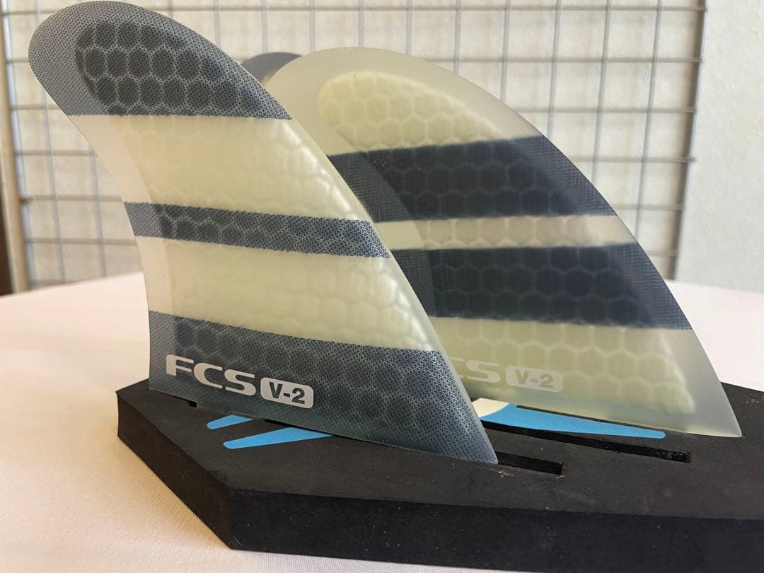 FCS V2 サーフボードフィン Medium、新品、未使用品