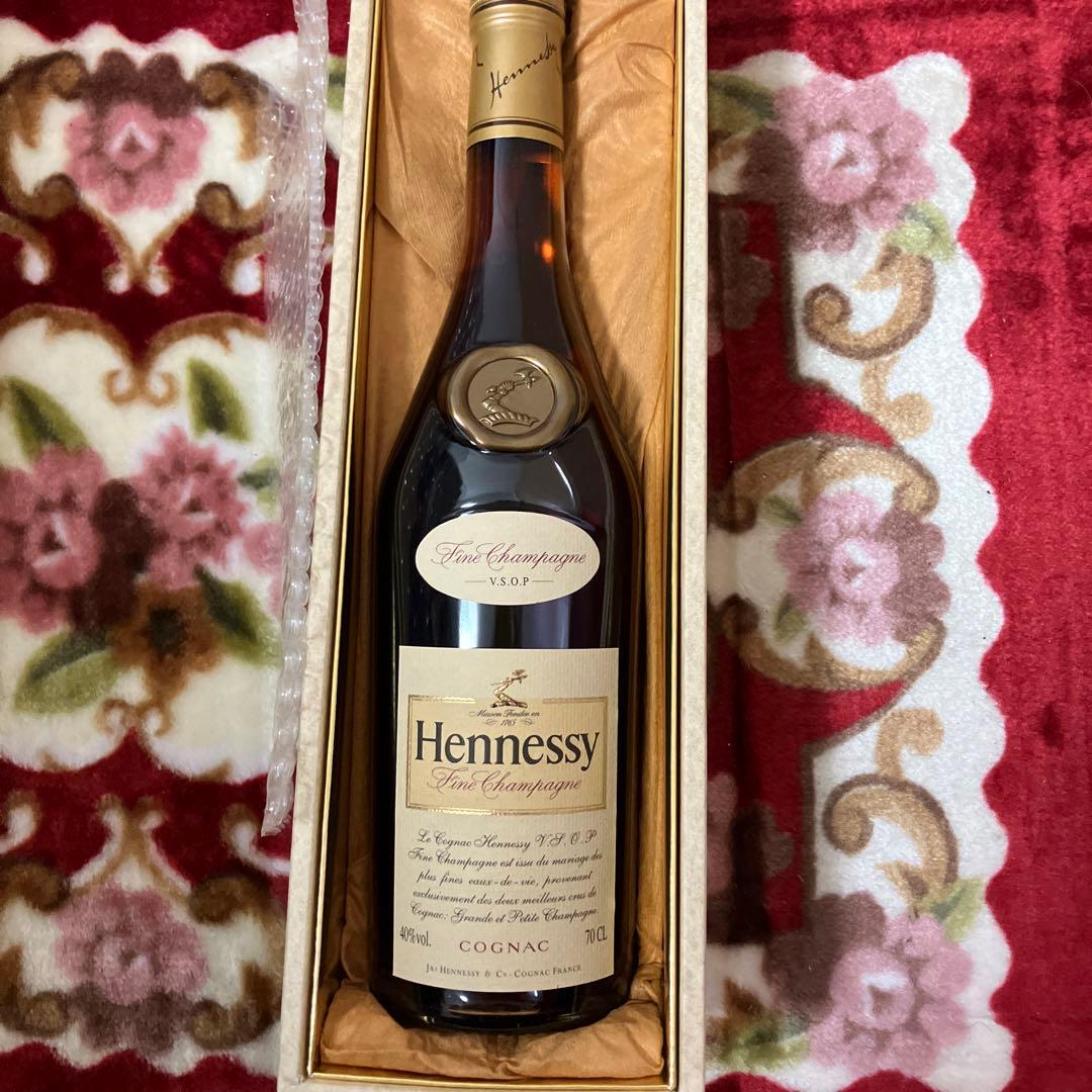 Hennessy コニャック 700ml 箱入り