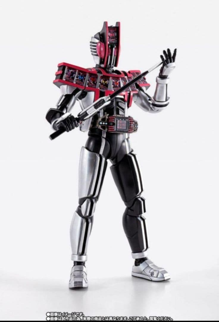 S.H.Figuarts真骨彫製法 仮面ライダーディケイド コンプリートフォーム