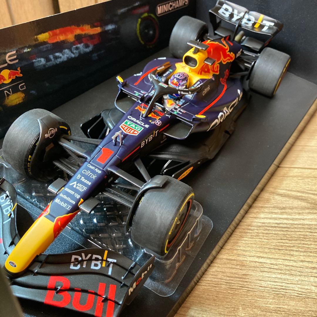 ミニチャンプス1/18OracleRedBullRacingRB18 2022