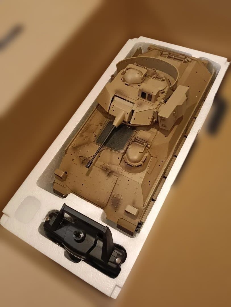 新品未使用　M2A2 ブラッドレーバトルタンク　 ラジコン