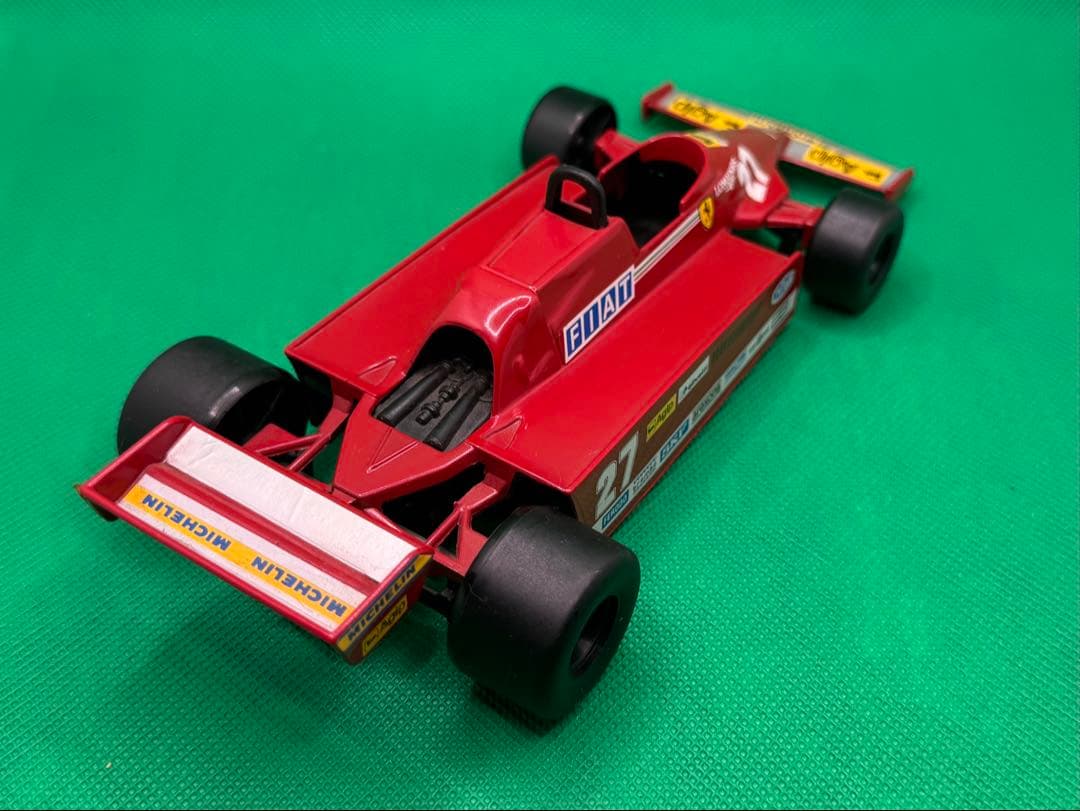 Ferrari F1カー ミニカー レッド 1/43