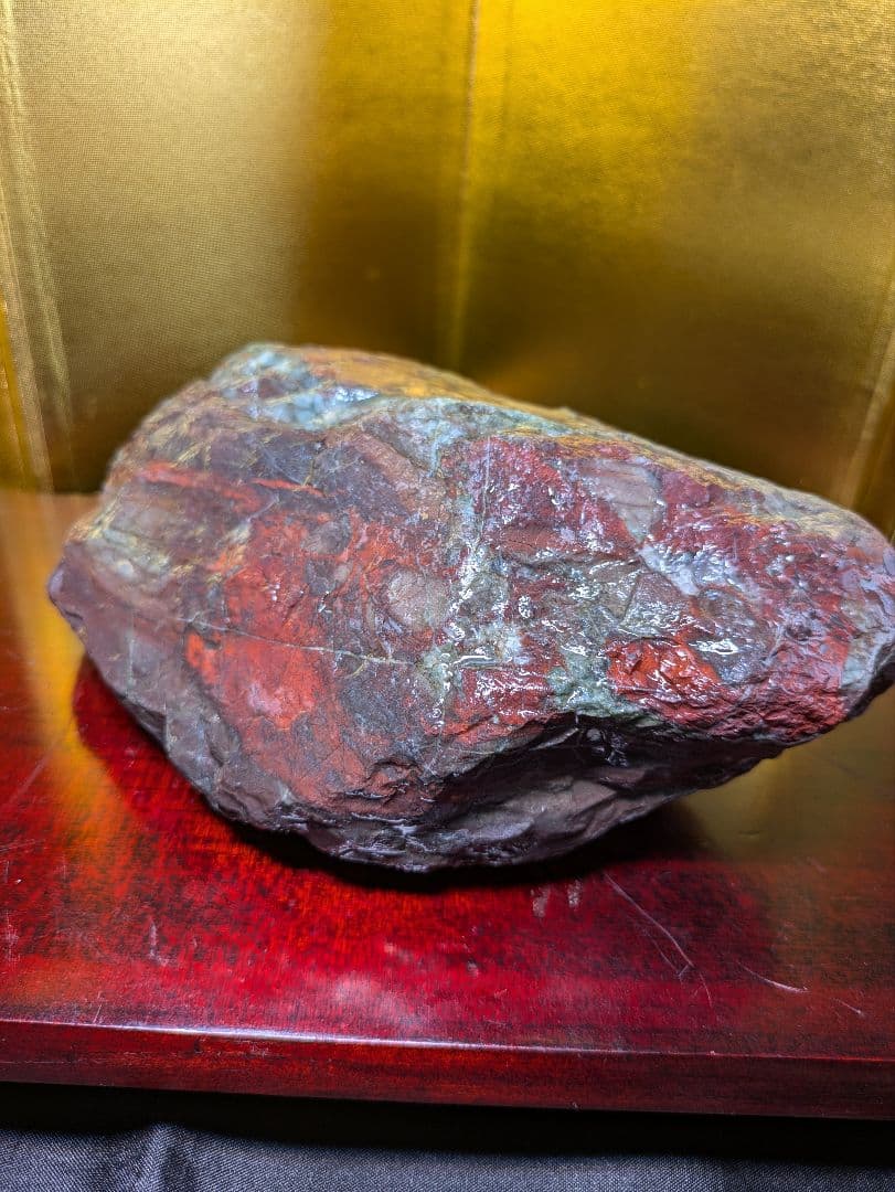 赤石 原石 1.6kg 未加工品 緑石英層入り、赤色濃淡 希少、レア品