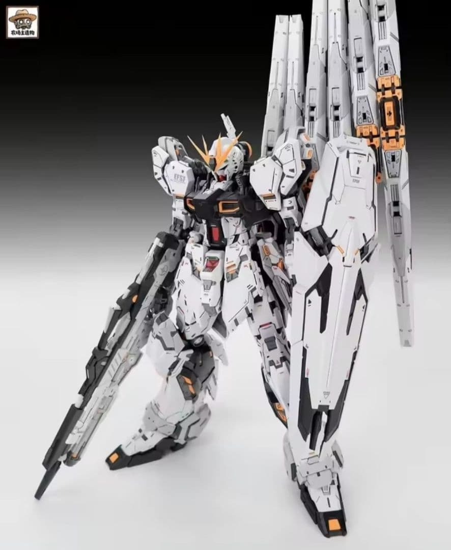 新品1/100 ガンプラMGEX級　νガンダム