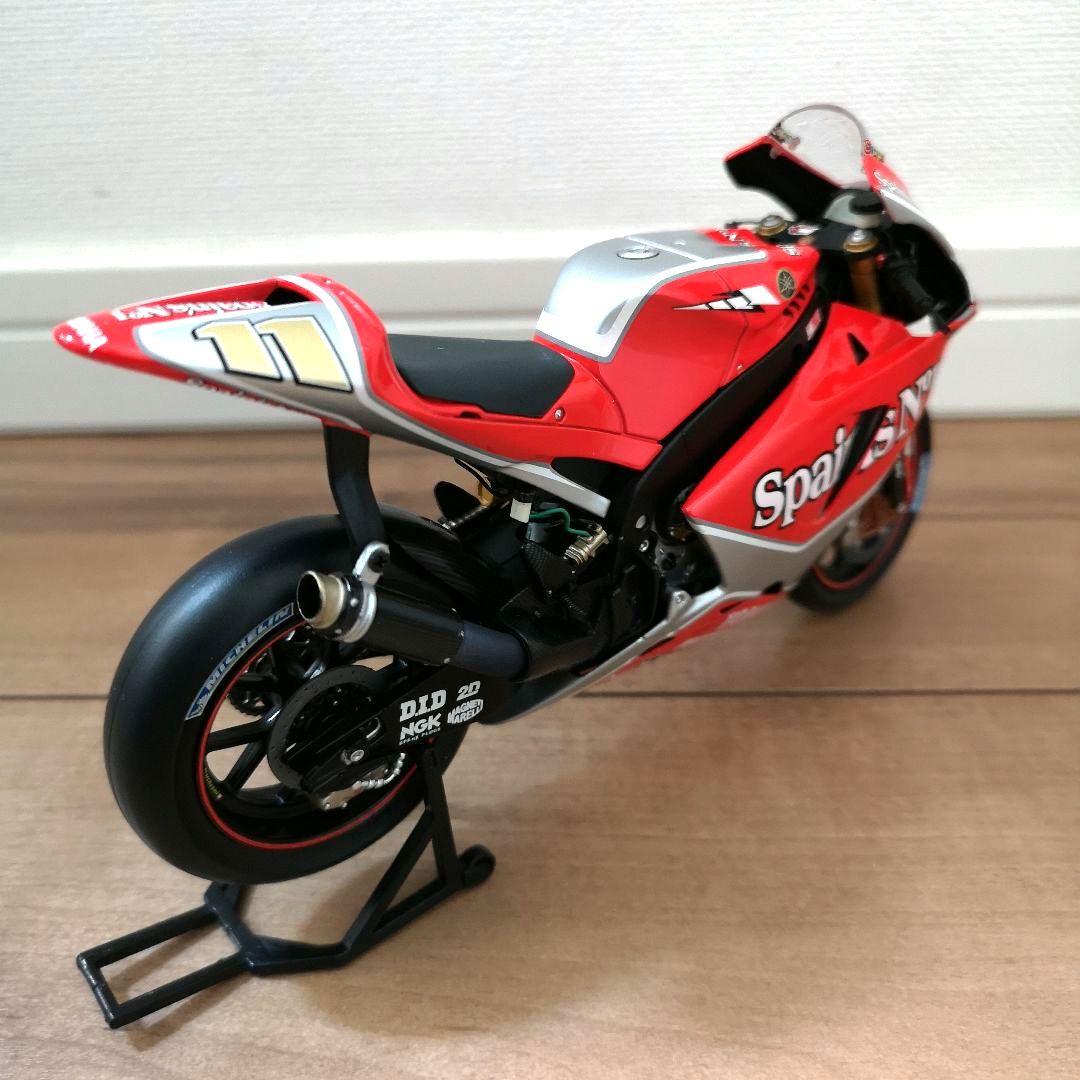 スポーツ MINICHANPS 1/12 YAMAHA YZR-M1 2005