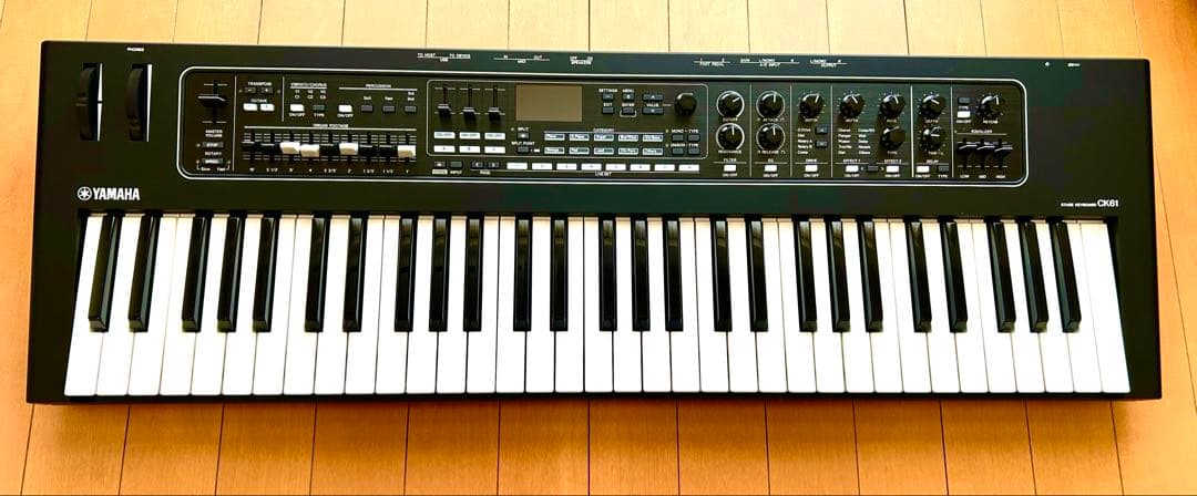 YAMAHA CK61ステージキーボード 本体と付属品