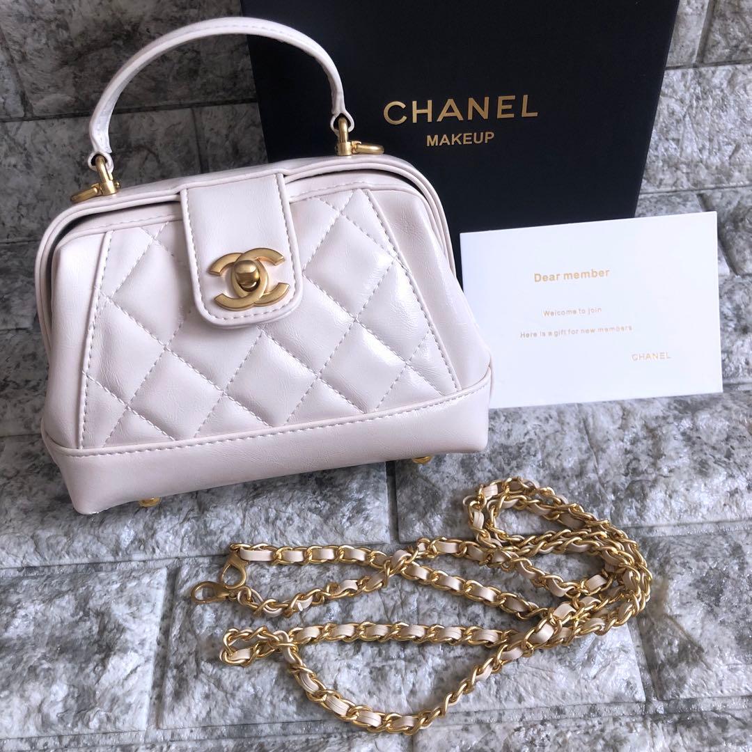 シャネル Chanel チェーン ショルダーバッグ VIP ギフト ホワイト