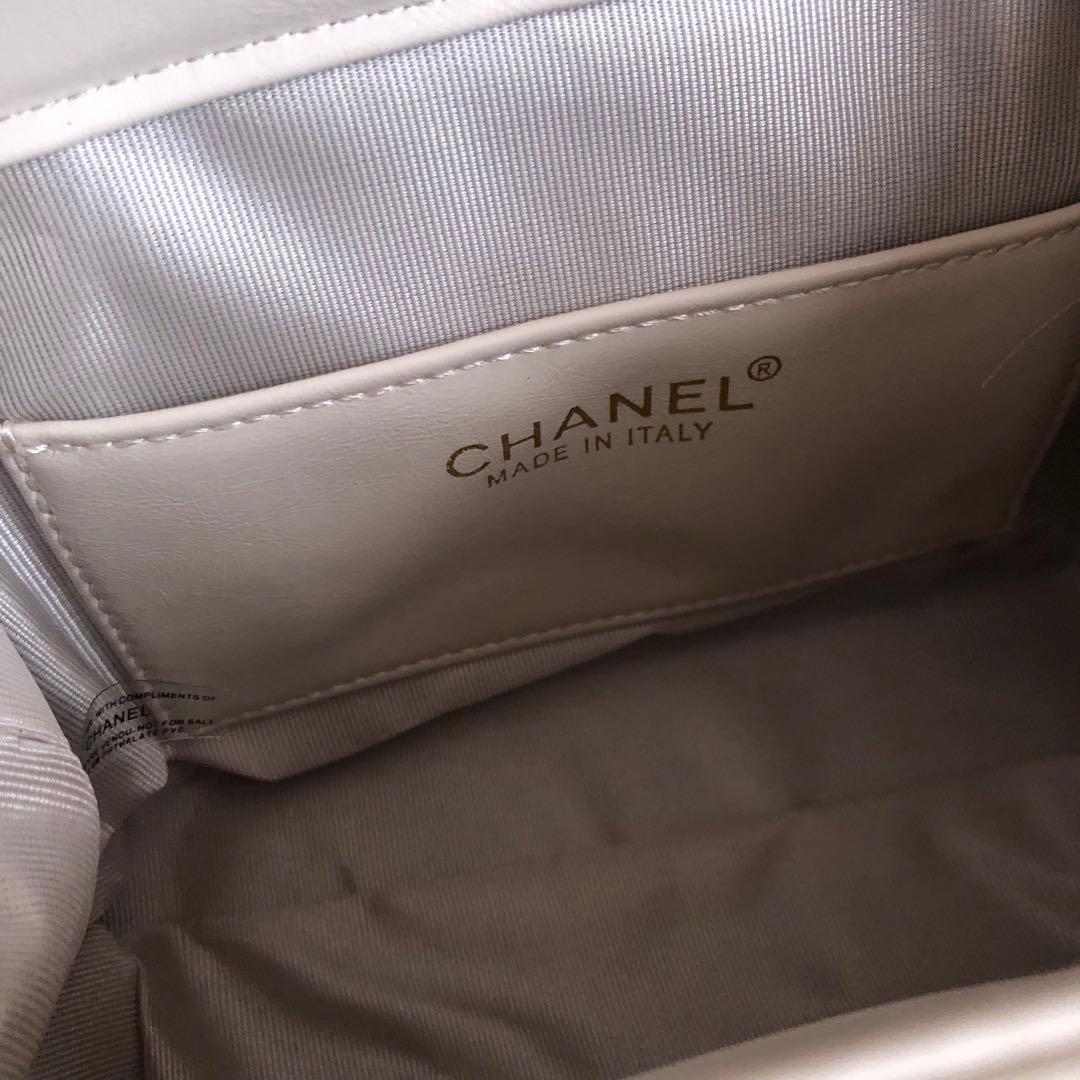 シャネル Chanel チェーン ショルダーバッグ VIP ギフト ホワイト