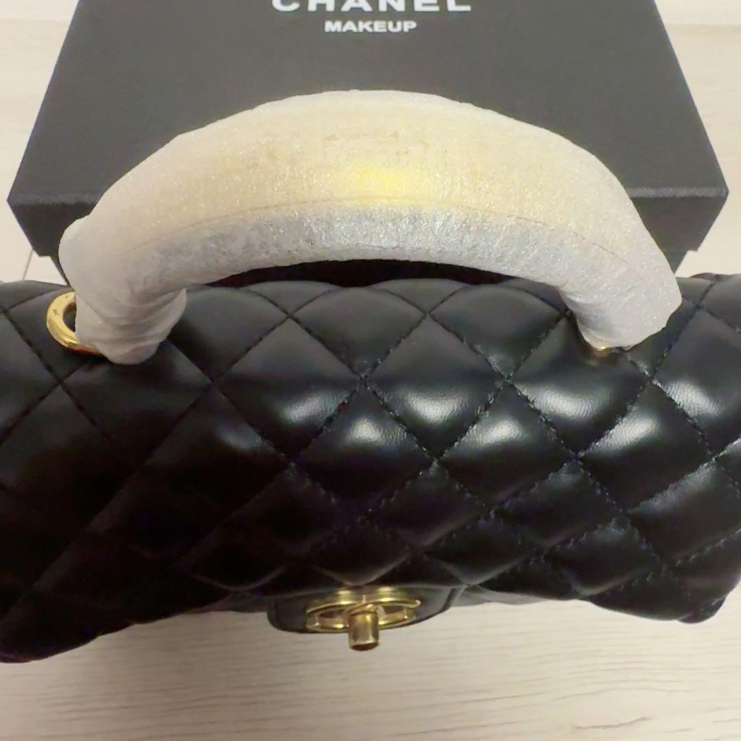 CHANEL ロゴハンドル キルティング ショルダーバッグ ノベルティ
