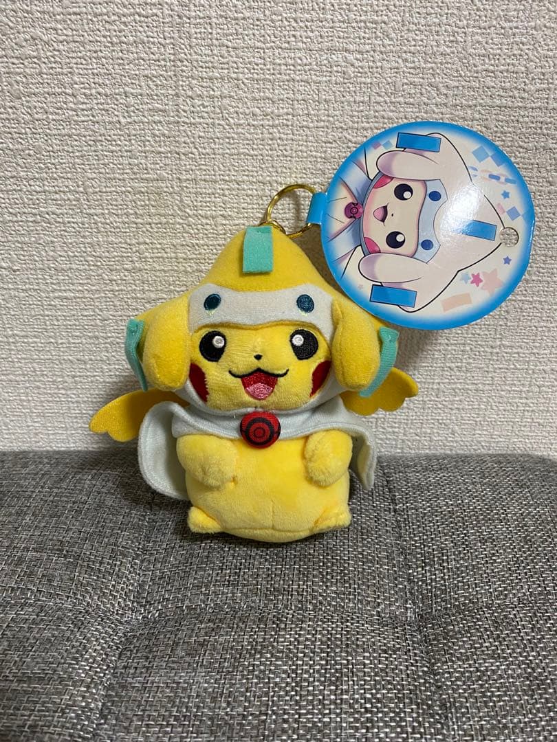 【新品・タグ付き】 ポケモン ジラーチのポンチョをきたピカチュウ マスコット