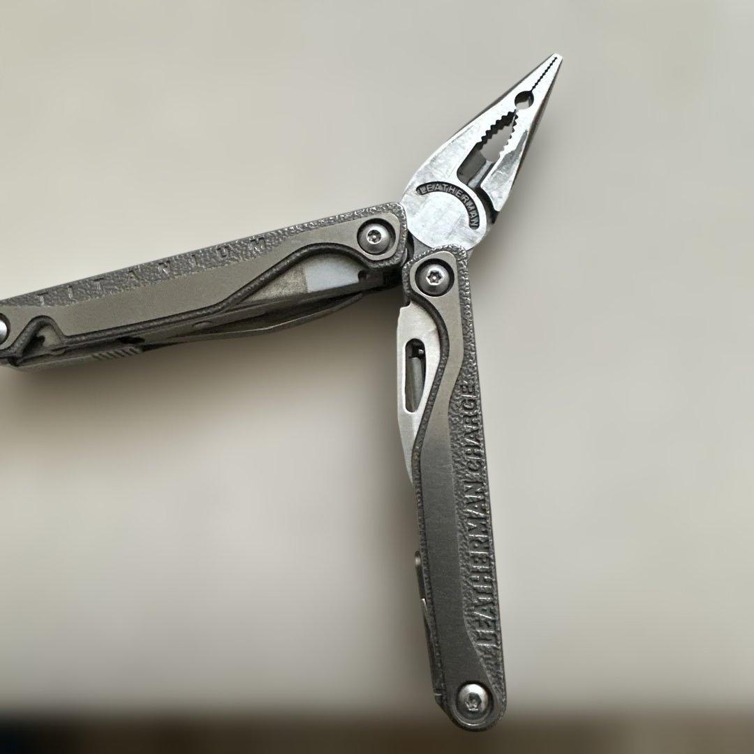 Leatherman レザーマン　Charge Titanium ケース付き