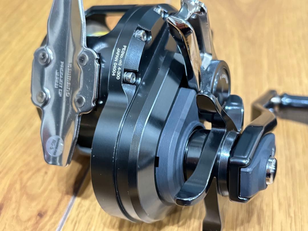 美品　SHIMANO オシアジガー F CUSTOM 2000NRHG