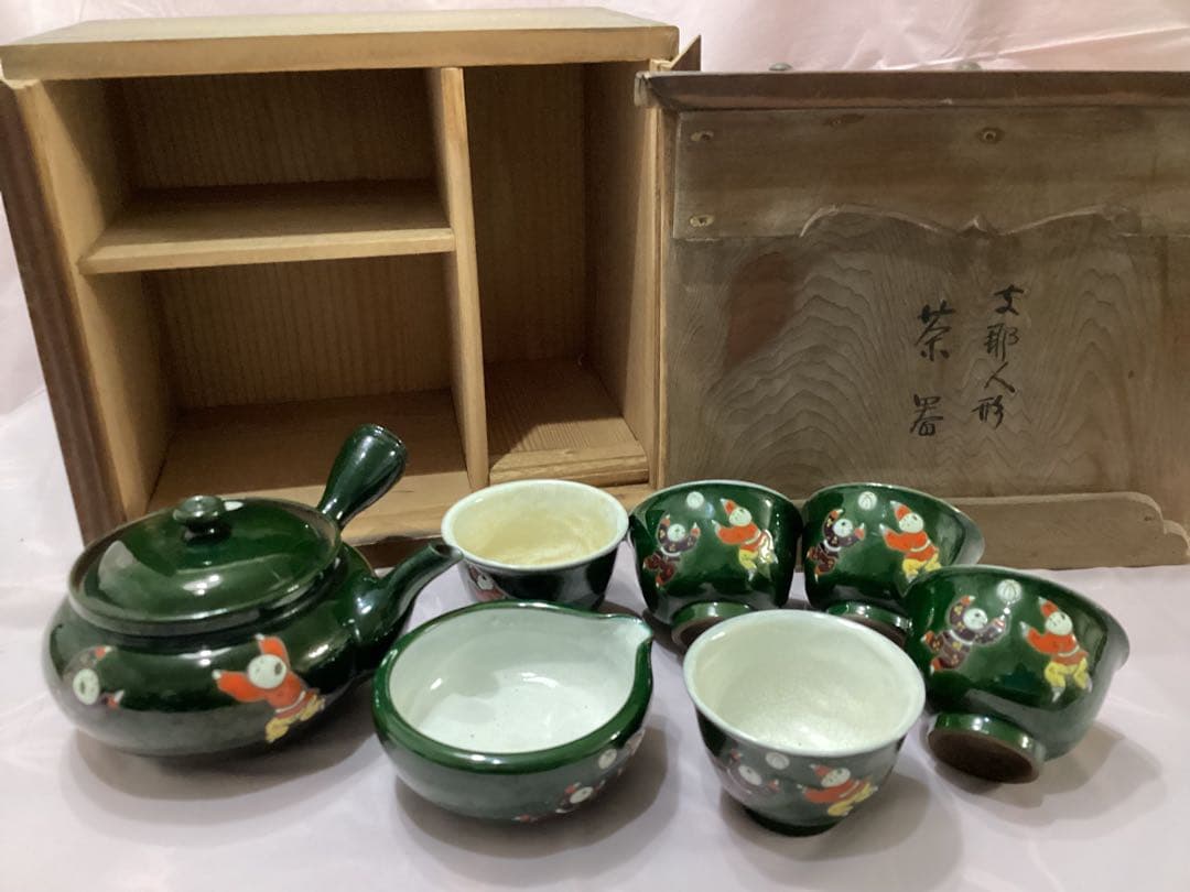 支那人形　萬古焼　茶道具セット 煎茶　緑色 陶器製 木箱　唐子の玉遊び模様