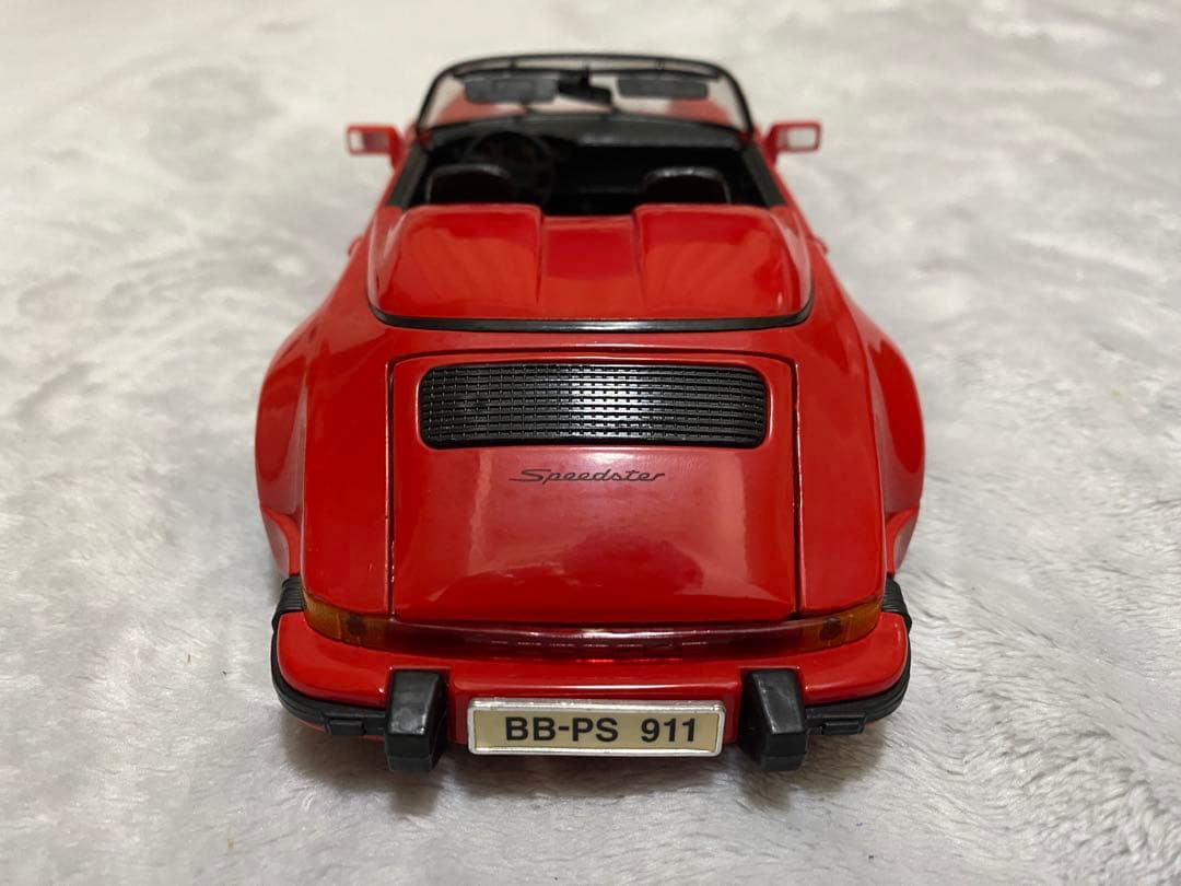 ミニカー Maisto PORSCHE 911 SPEEDSTER(1989) 1/18