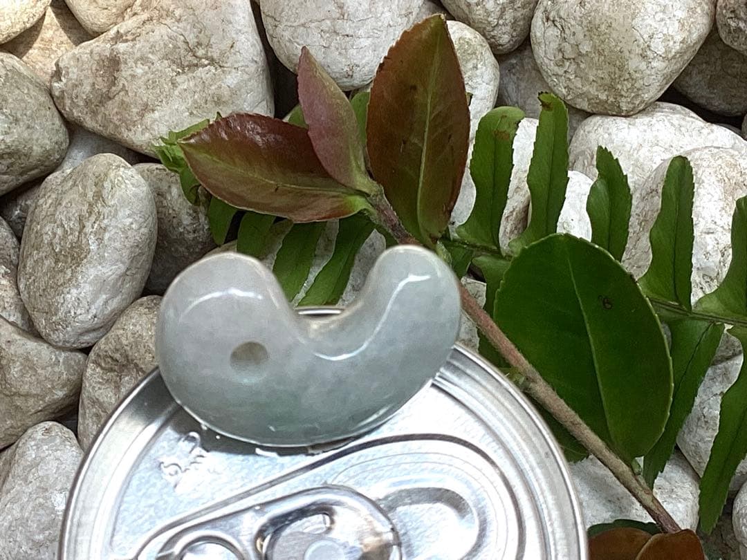 ✳摩訶不思議**吉祥開運　糸魚川翡翠小滝産*勾玉　守護石にお持ちください　鑑別書