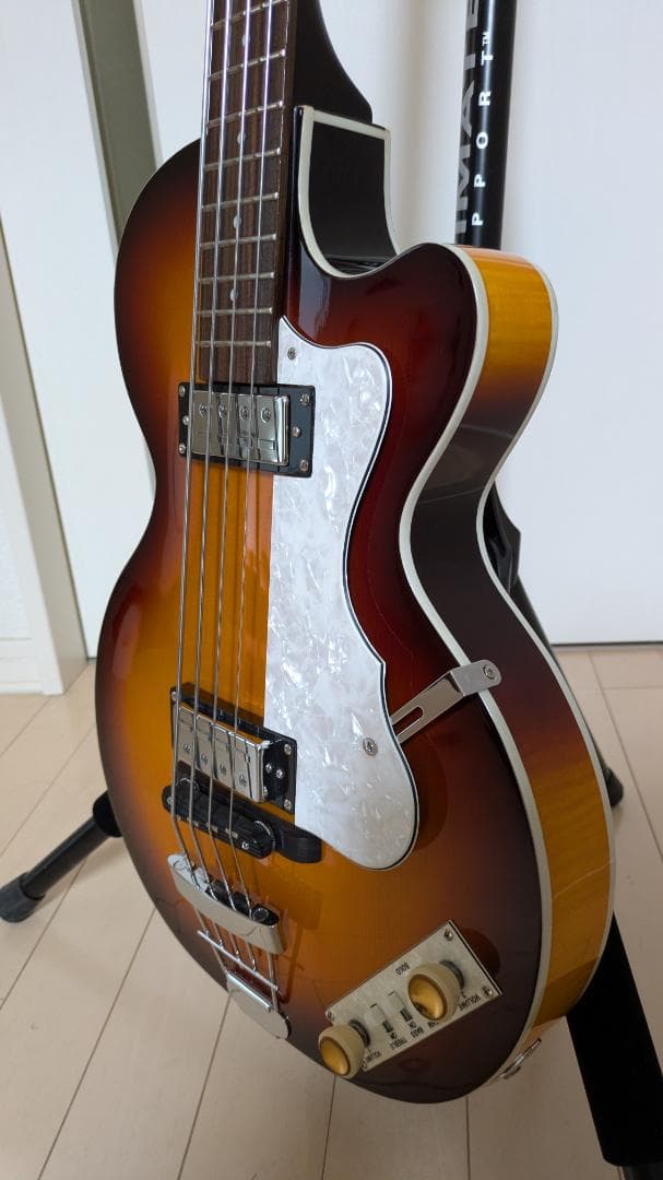 Hofner Ignition club SB ナットノブ交換済