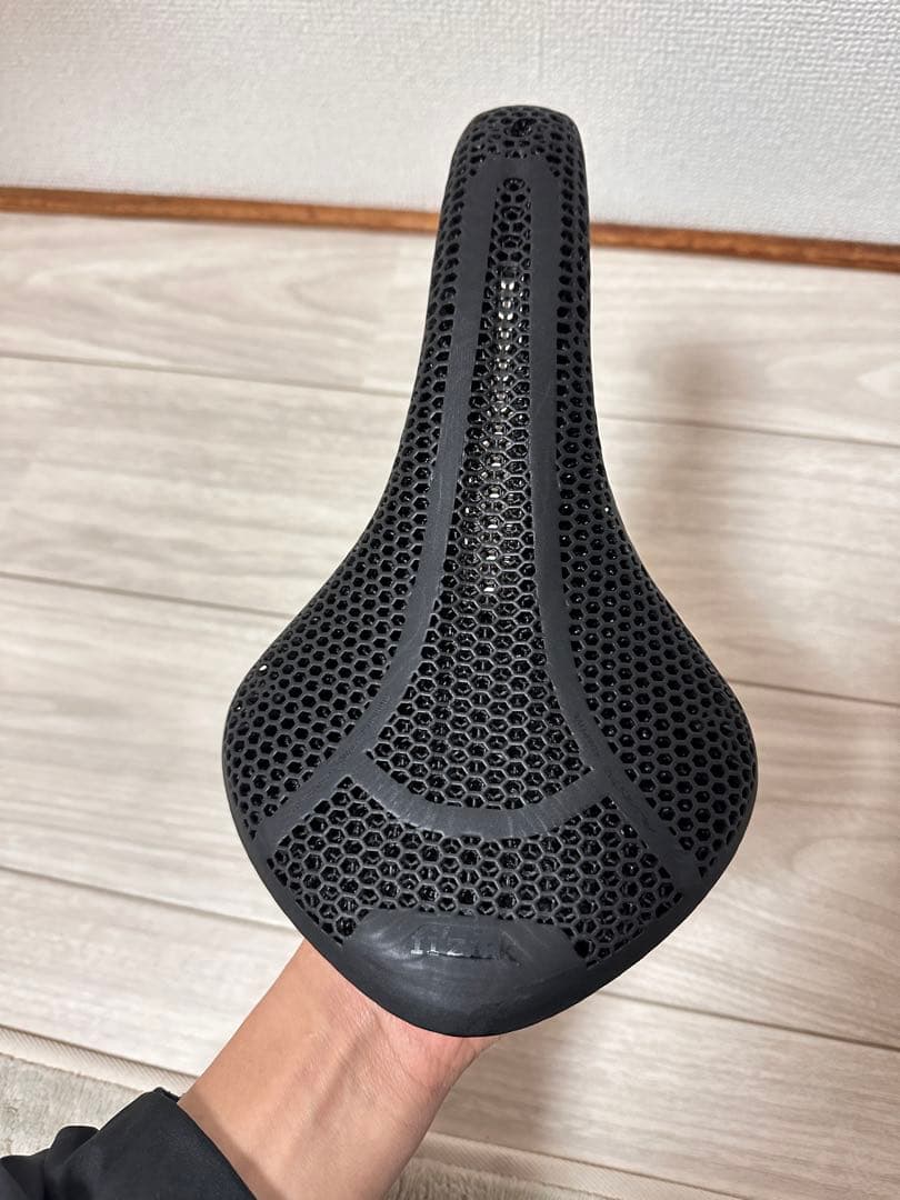 Fizik Vento Antares R1 Adaptive3Dサドルカーボン