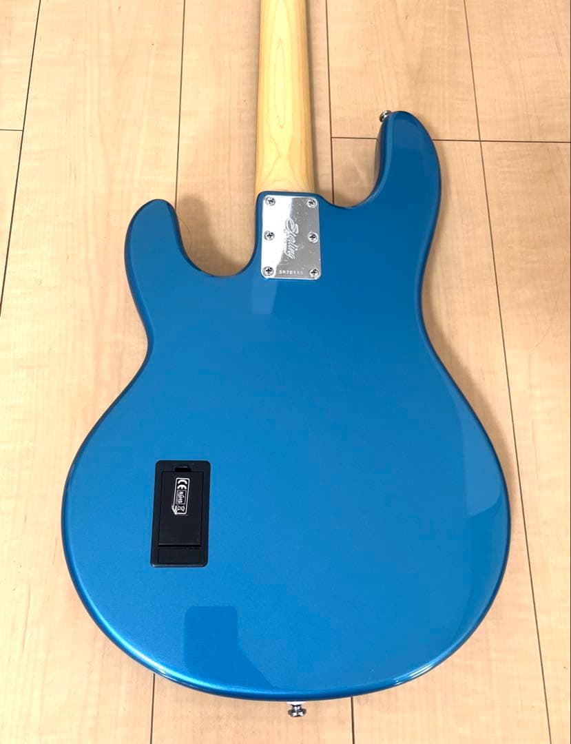 ベース Sterling by MUSIC MAN Sting Ray