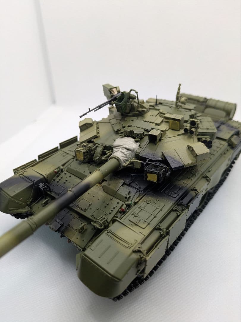 塗装済完成品　モンモデル 1/35 ロシア 主力戦車 T-90A
