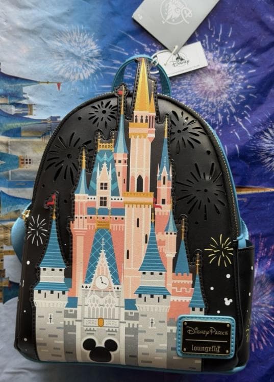Loungefly WDW シンデレラ城 光る ラウンジフライ ミニリュック