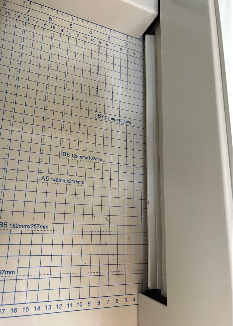 A4対応 手動式裁断機 グリッド付き