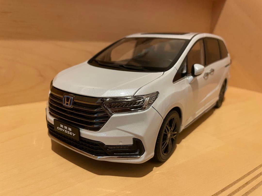 ホンダ ODYSSEY 1/18スケールモデル
