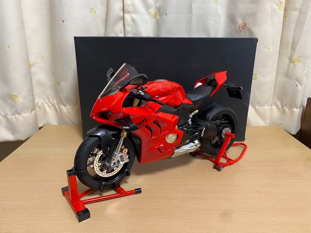 DUCATI パニガーレV4 S 1/6スケール　ドゥカティ