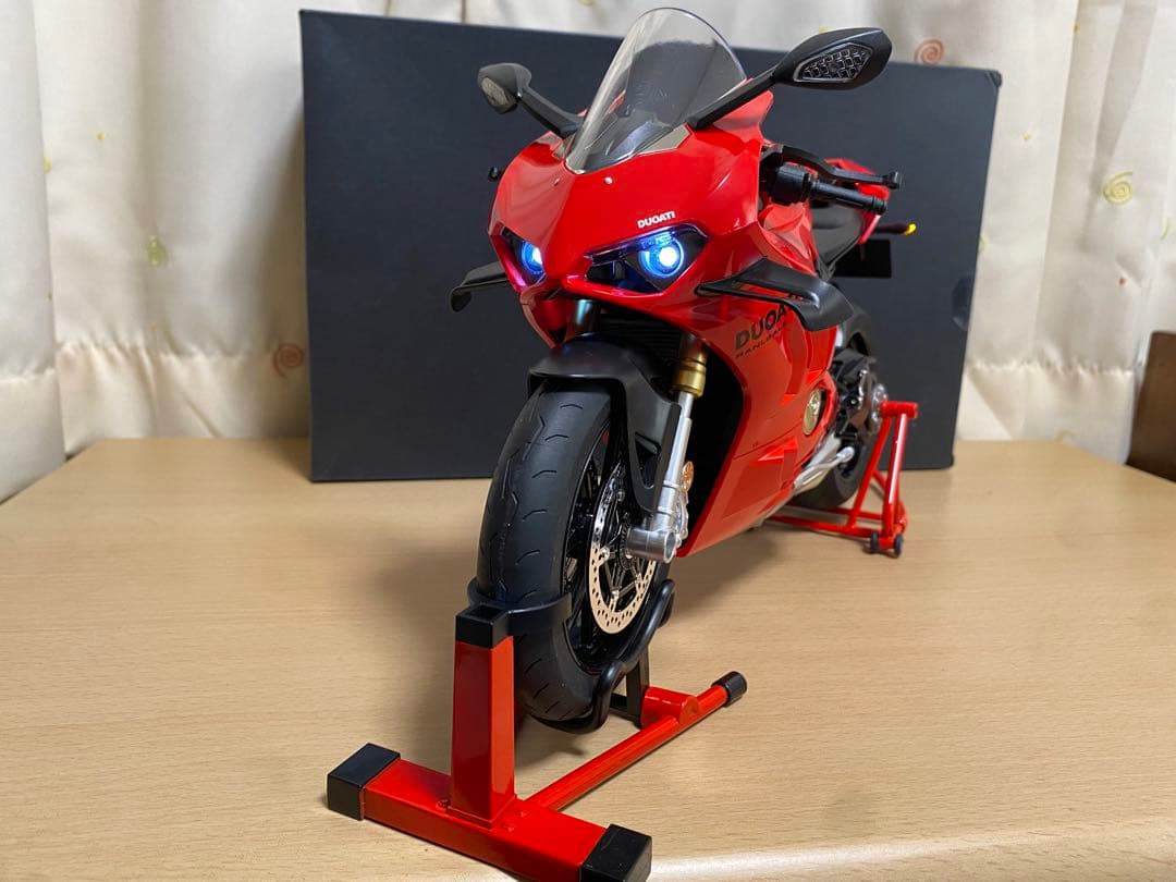 DUCATI パニガーレV4 S 1/6スケール　ドゥカティ