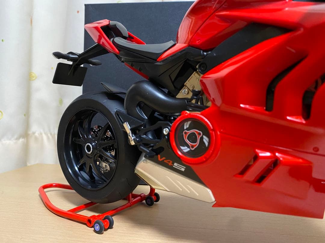 DUCATI パニガーレV4 S 1/6スケール　ドゥカティ