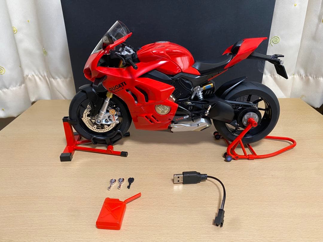 DUCATI パニガーレV4 S 1/6スケール　ドゥカティ