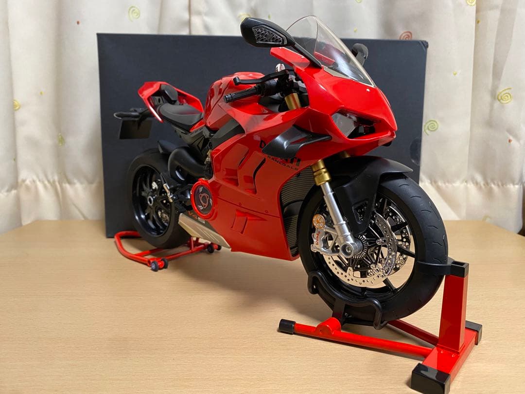 DUCATI パニガーレV4 S 1/6スケール　ドゥカティ