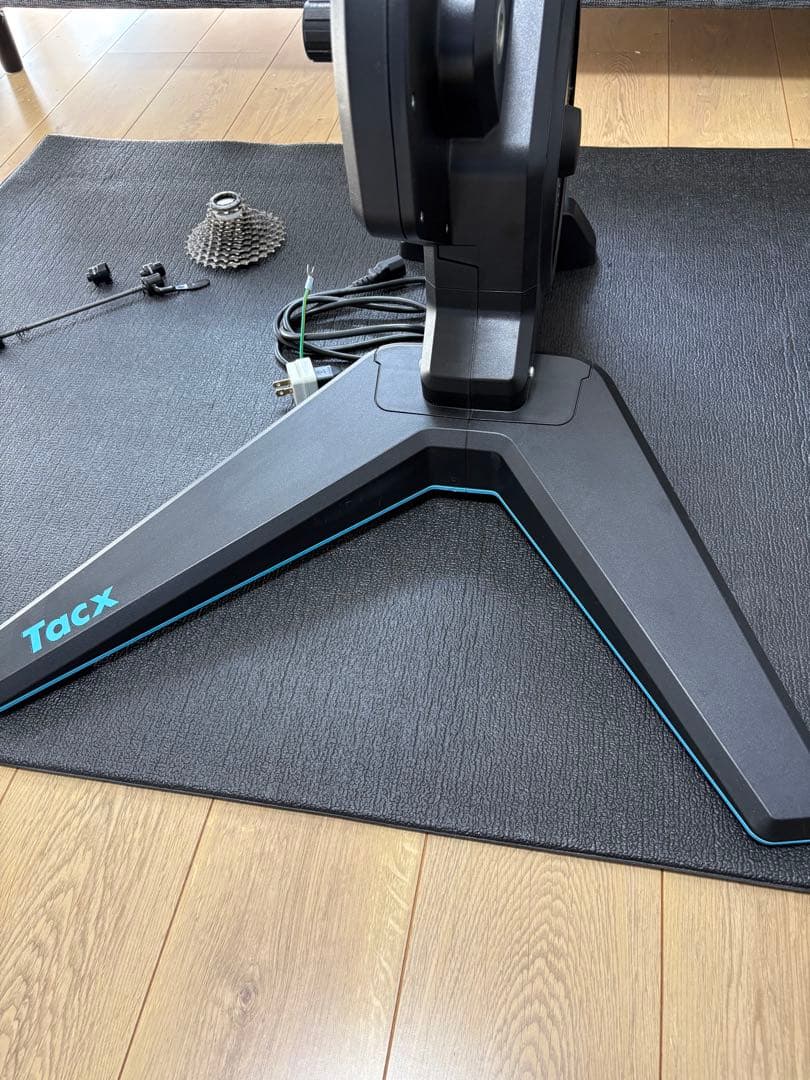 美品・箱/11速スプロケ付 Tacx Flux 2 スマートトレーナー