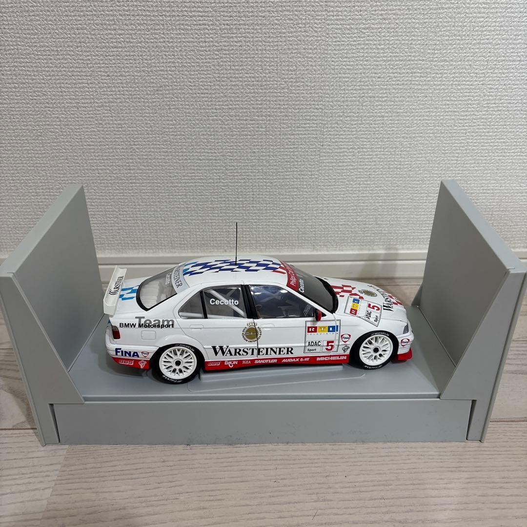 ミニカー  320i STW 1:18 UT models