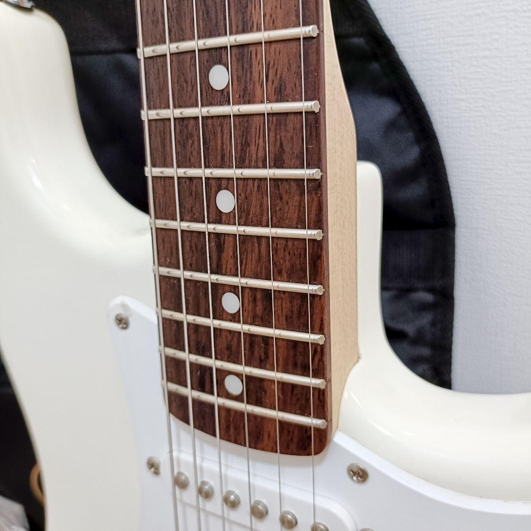 【美品】Squier ストラトキャスター HSS エレキギター本体 ホワイト