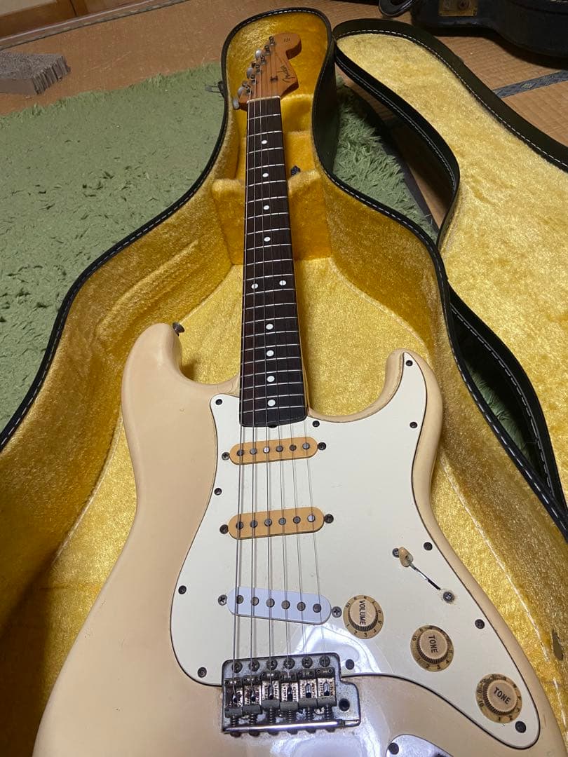 Fender Stratocaster st62-55 Aシリアル、ブリッジはE