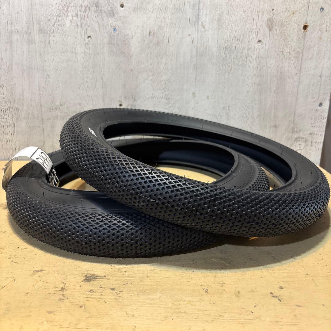 VANS x CULT TIRE BMX タイヤ 16” x 2.3” ブラック