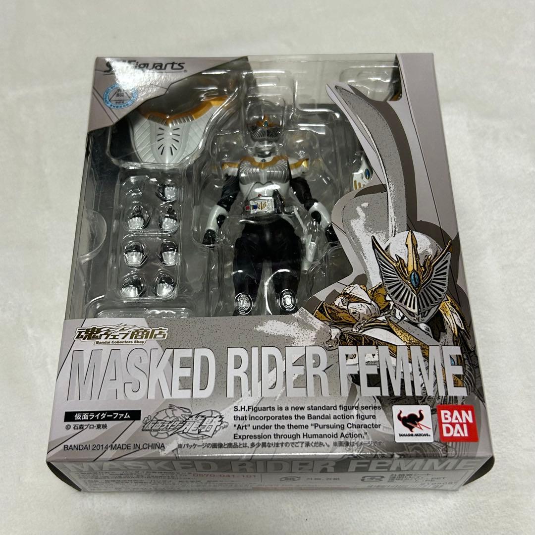 新品未開封　S.H.フィギュアーツ 仮面ライダーファム 龍騎 フィギュア