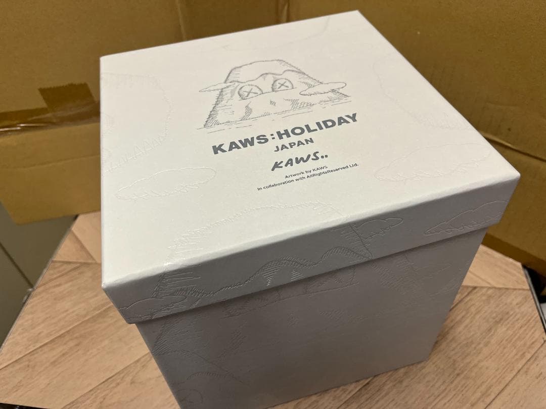 KAWS カウズ HOLIDAY JAPAN FUJI 富士山 グレー 箱入り