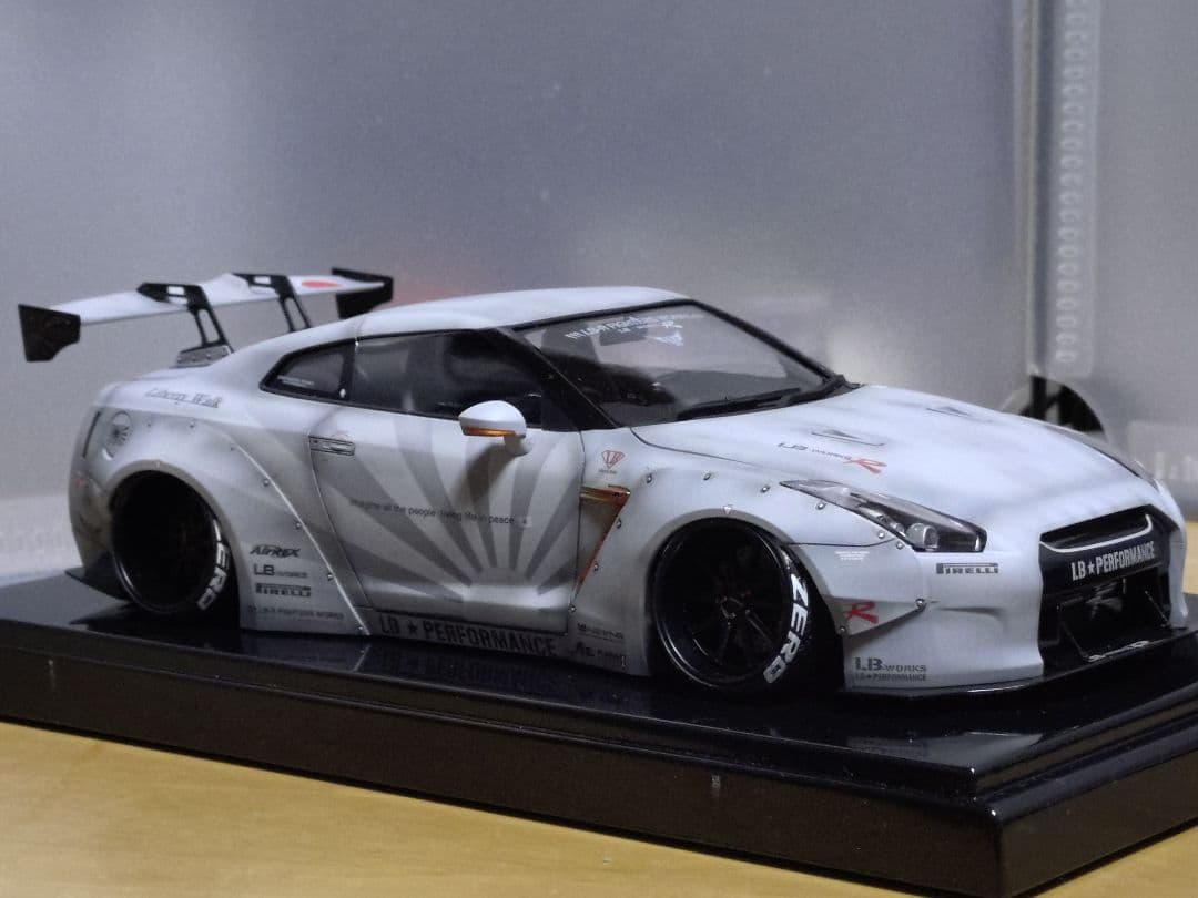 1/24 プラモデル完成品 R35 GT-R リバティーウォーク 戦闘機カラー