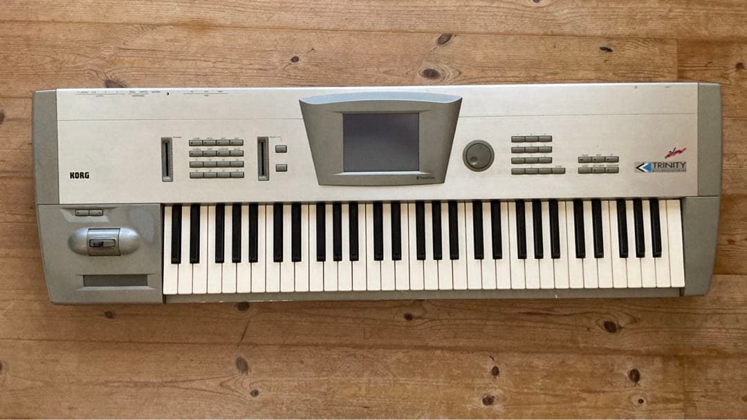 【ジャンク品】KORG TRINITY PLUS スタンド付シンセサイザー