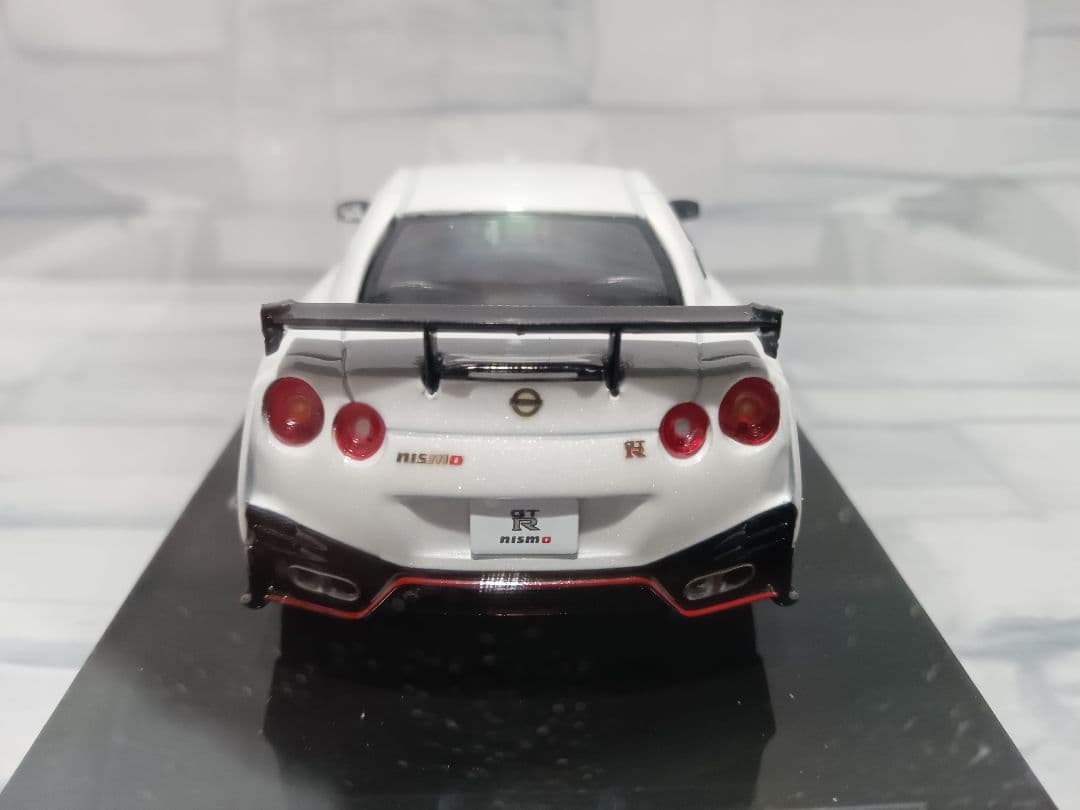 1/43 日産　GT-R R35 ニスモ　ディーラー品　ミニカー　ホワイト