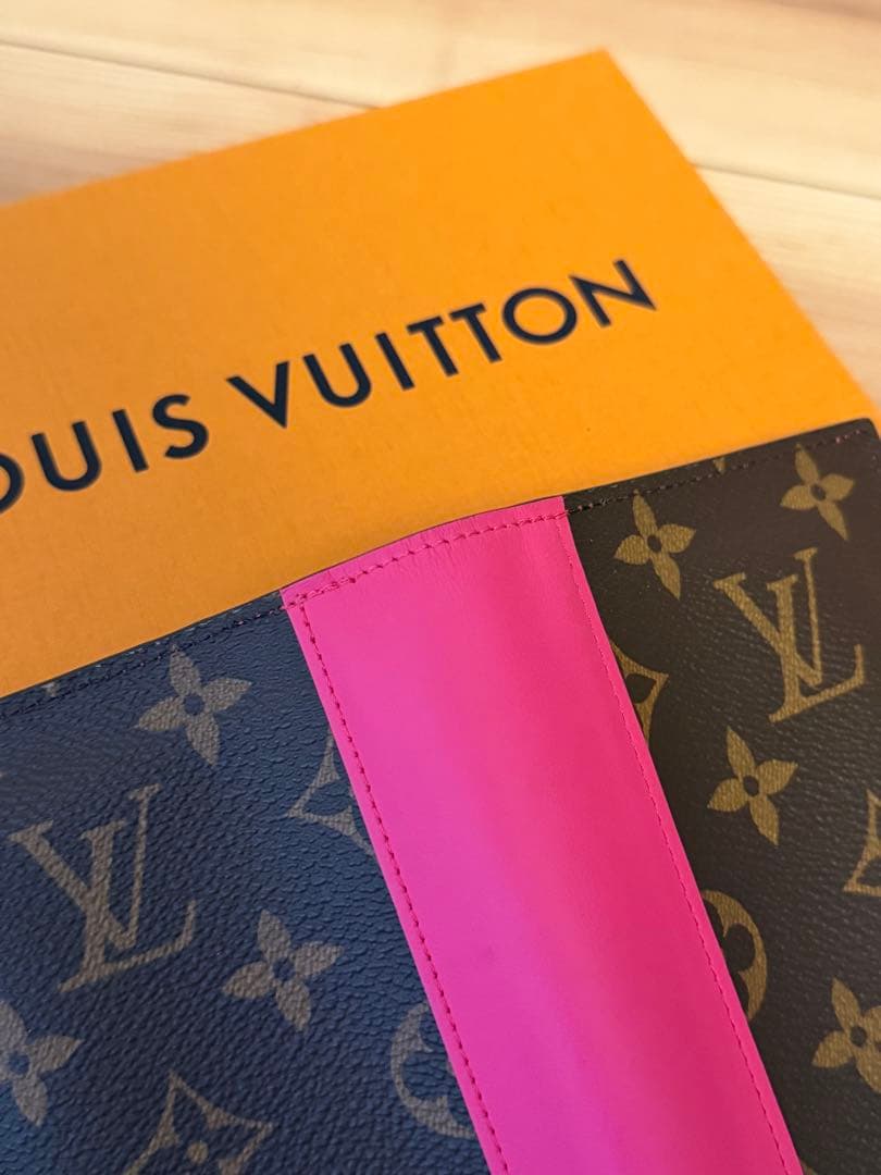 LOUIS VUITTON パスポートケース ピンク/ブラック