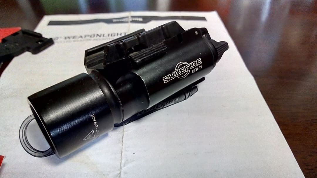 SUREFIRE X300 LED WeaponLight(レア本物です)