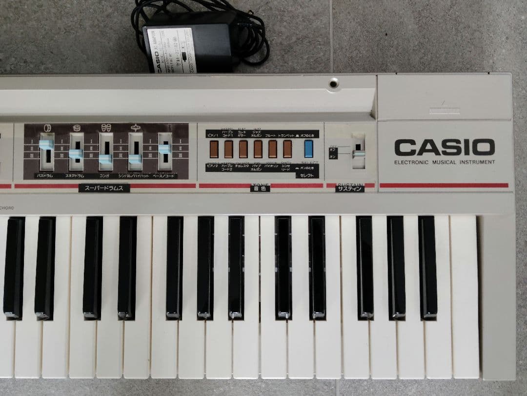 CASIO Casiotone CT-320 電子ピアノ シンセサイザー 銀色